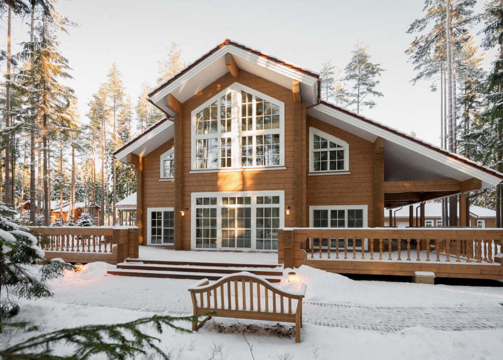 Maison en bois finlandaise en madriers contrecollés par Aito Maisons en ...